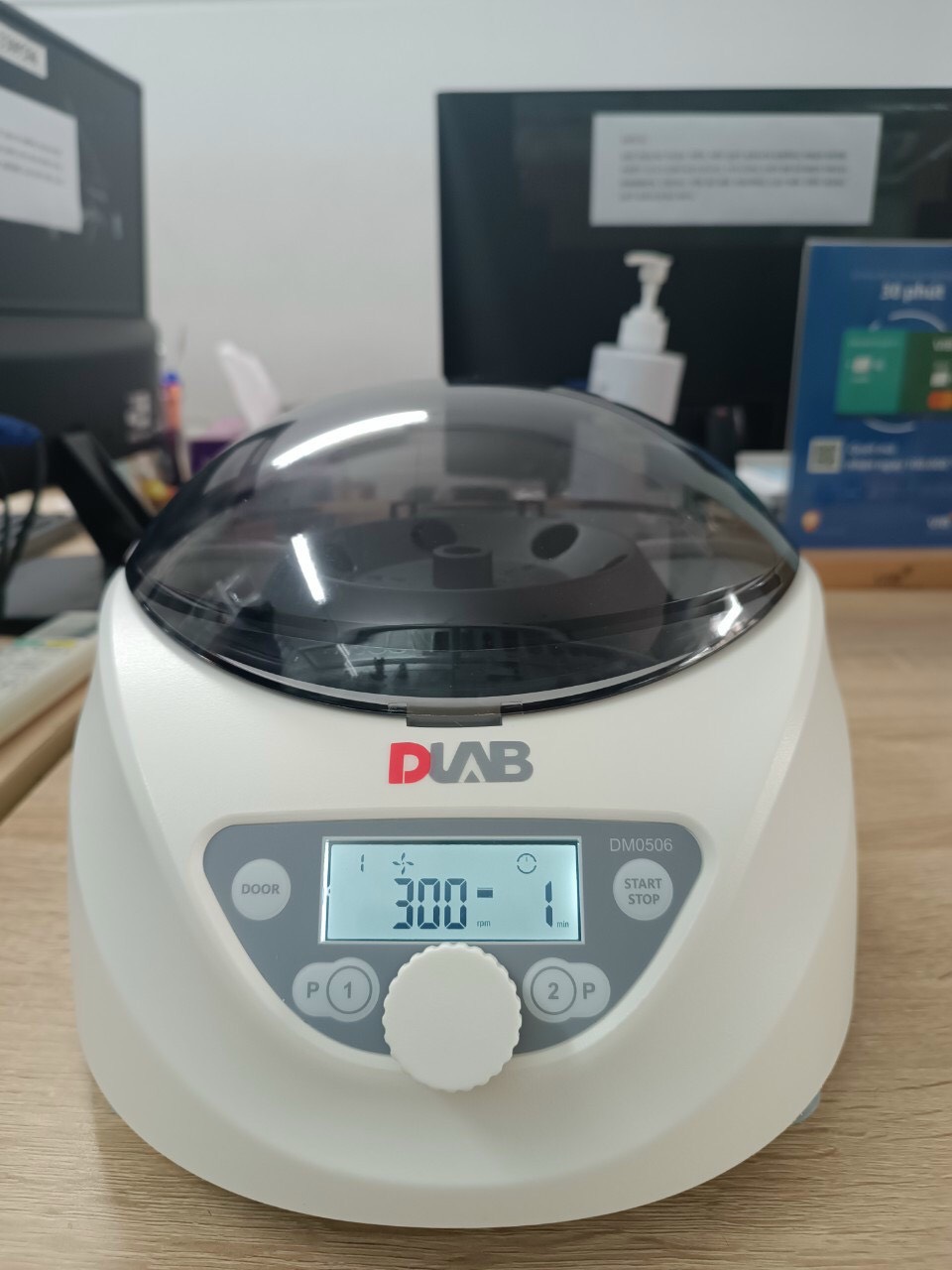 Máy ly tâm giá rẻ - Model : DM0506 - Hãng sx : DLAB - Mỹ - Xuất xứ ...